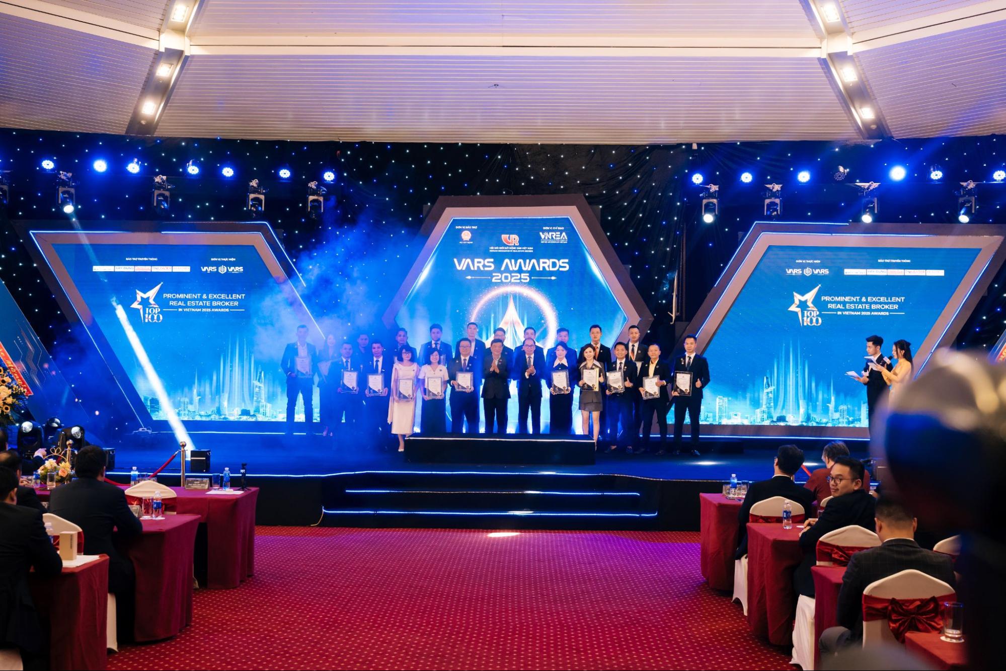 VARS AWARDS 2025: MICC GROUP ĐẠT “TOP 10 SÀN GIAO DỊCH BẤT ĐỘNG SẢN ...